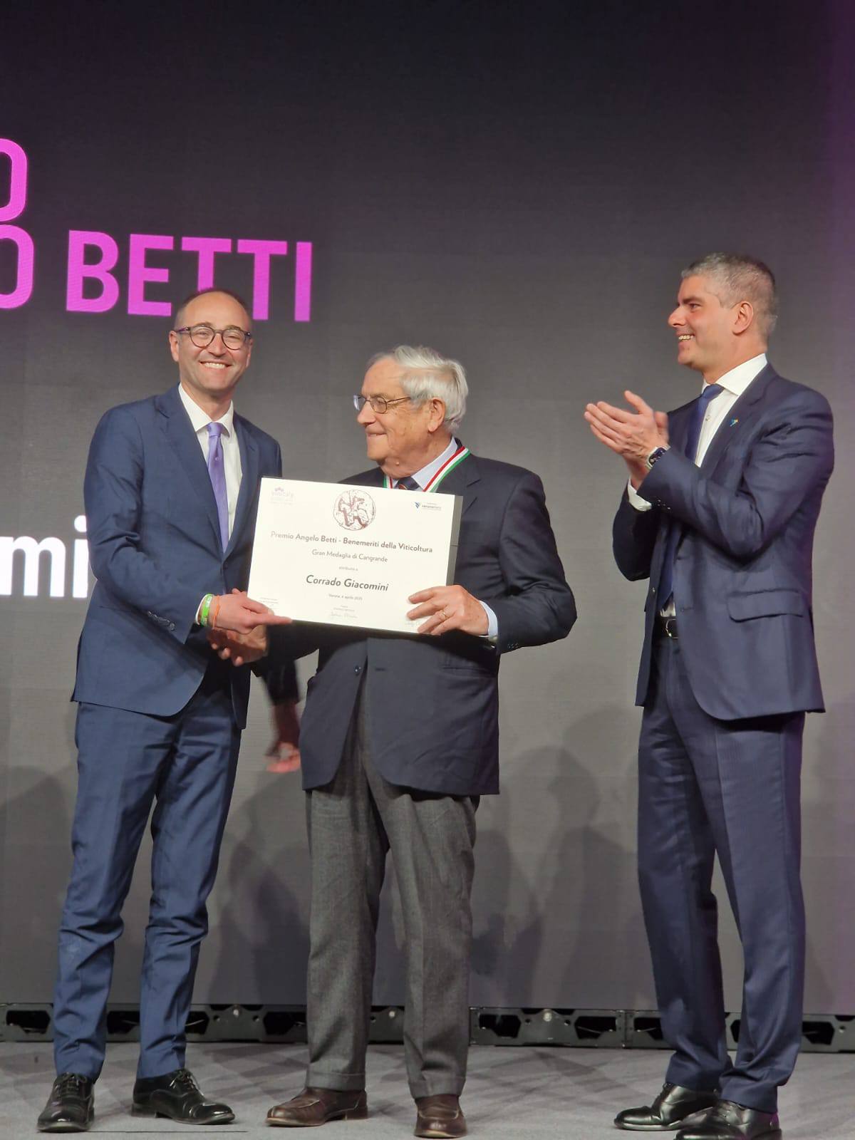 Corrado Giacomini ha ricevuto il prestigioso Premio Angelo Betti ...